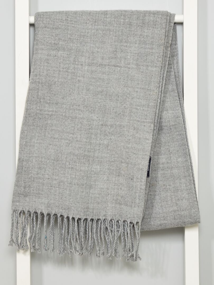 Bufanda lisa grande con flecos - gris - Kiabi - 10.00€