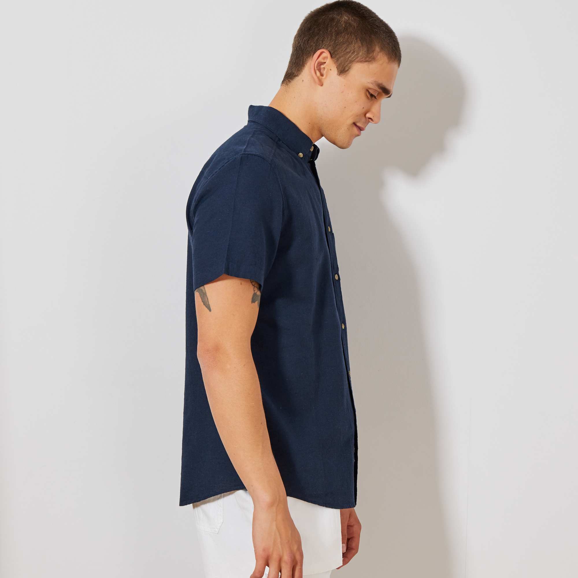 Camisa de lino y algodón Hombre - AZUL - Kiabi - 10,00€ Camisa de lino y algodón Hombre - AZUL - Kiabi - 10,00€