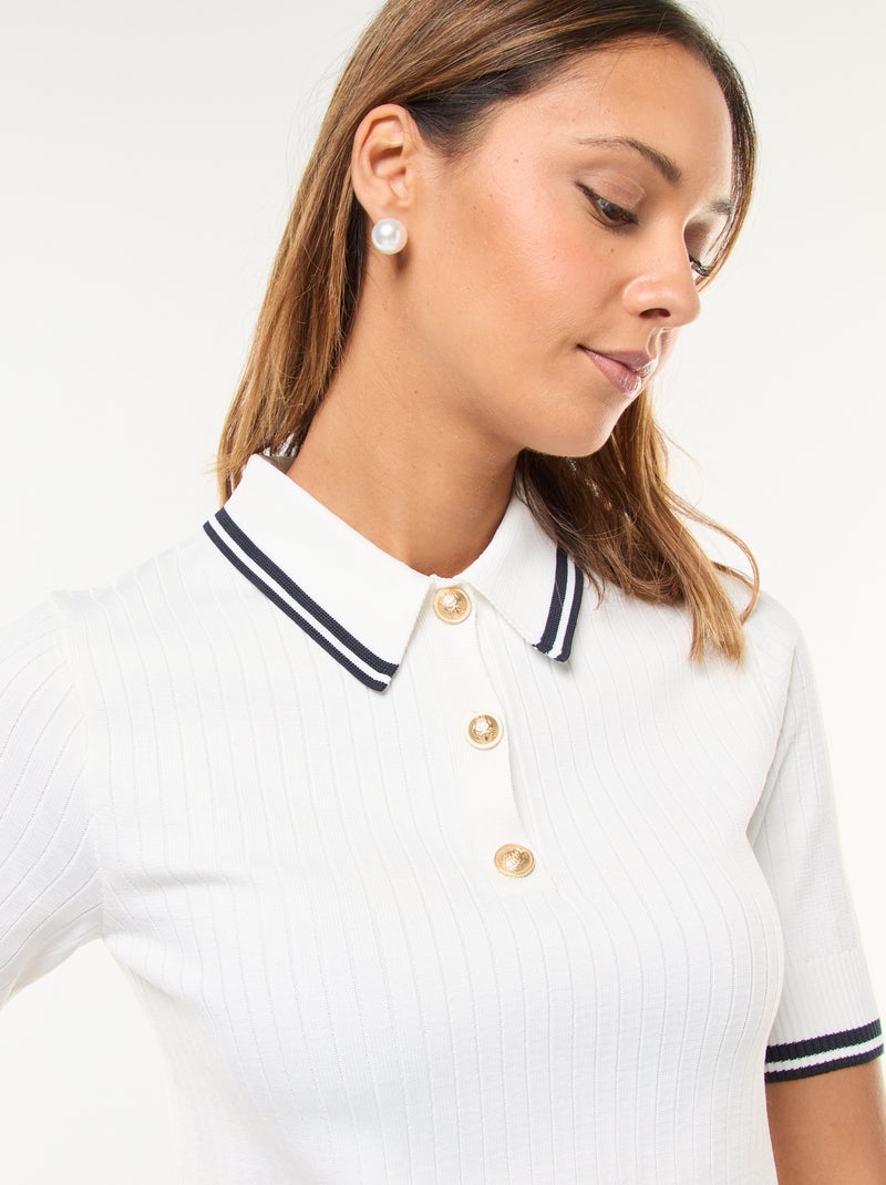 Polo de punto acanalado con cuello con botones dorados - Blanco - Mujer ...